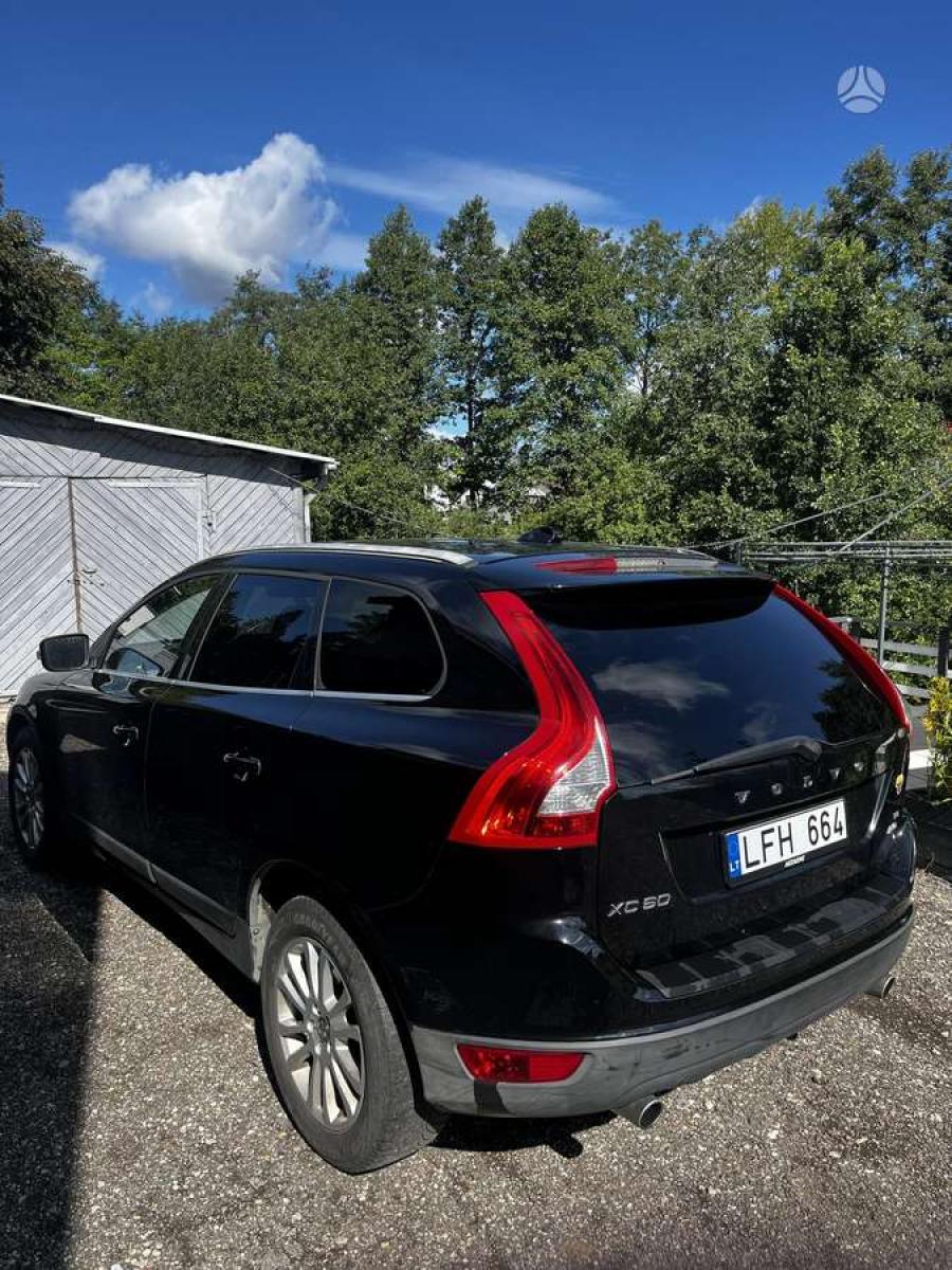 Black Volvo XC60 2010 in Prienai, with an engine capacity of 3.00 L and mileage of 190 thousand km for 6500 €, photo 5 on AUTOMOTO.COM.LV