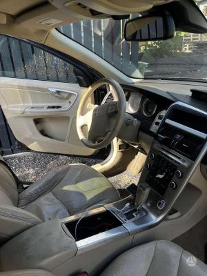 Black Volvo XC60 2010 in Prienai, with an engine capacity of 3.00 L and mileage of 190 thousand km for 6500 €, photo 6 on AUTOMOTO.COM.LV