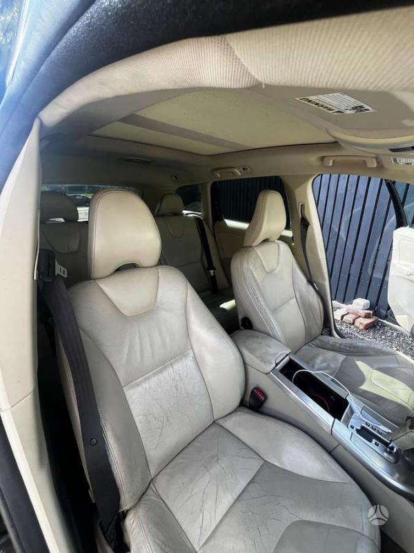Melns Volvo XC60 2010 Prienai, ar dzinēja tilpumu 3.00 L un nobraukumu 190 tūkst. km par 6500 €, foto 7 vietnē AUTOMOTO.COM.LV