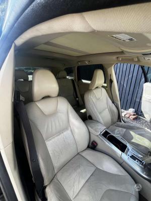 Black Volvo XC60 2010 in Prienai, with an engine capacity of 3.00 L and mileage of 190 thousand km for 6500 €, photo 7 on AUTOMOTO.COM.LV