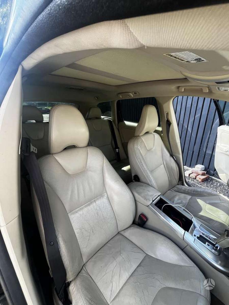 Black Volvo XC60 2010 in Prienai, with an engine capacity of 3.00 L and mileage of 190 thousand km for 6500 €, photo 7 on AUTOMOTO.COM.LV