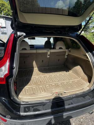 Black Volvo XC60 2010 in Prienai, with an engine capacity of 3.00 L and mileage of 190 thousand km for 6500 €, photo 8 on AUTOMOTO.COM.LV