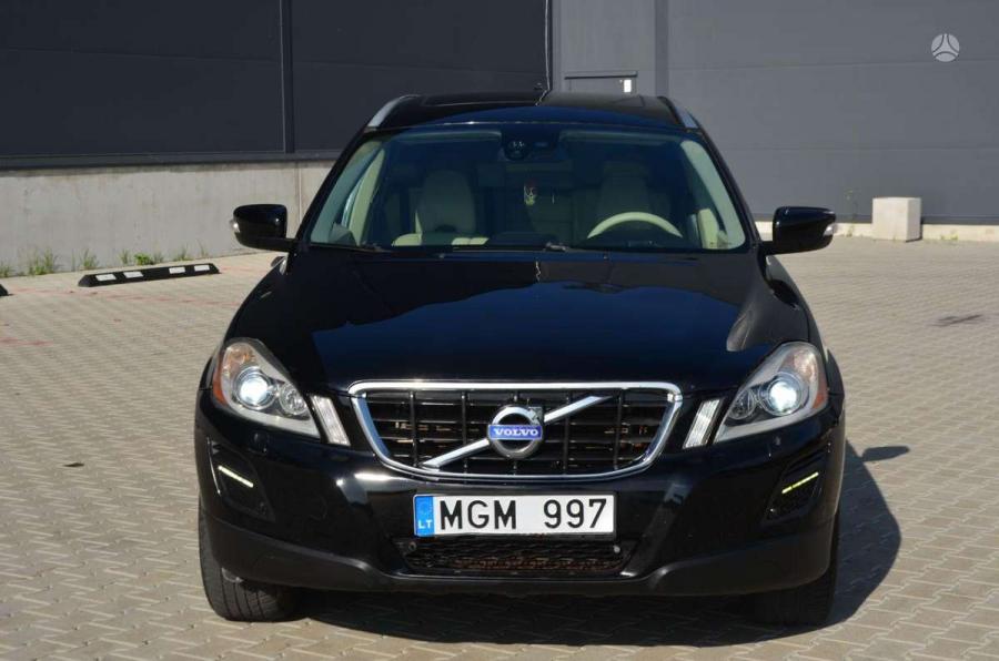 Black Volvo XC60 2010 in Siauliai, with an engine capacity of 3.19 L and mileage of 230 thousand km for 5900 €, photo 5 on AUTOMOTO.COM.LV