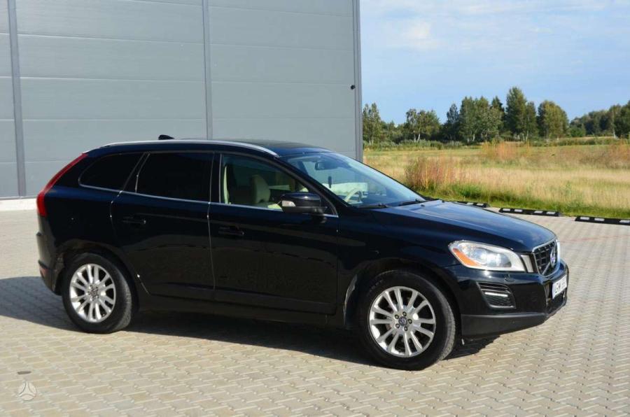 Black Volvo XC60 2010 in Siauliai, with an engine capacity of 3.19 L and mileage of 230 thousand km for 5900 €, photo 9 on AUTOMOTO.COM.LV