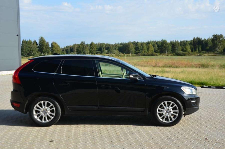Black Volvo XC60 2010 in Siauliai, with an engine capacity of 3.19 L and mileage of 230 thousand km for 5900 €, photo 11 on AUTOMOTO.COM.LV