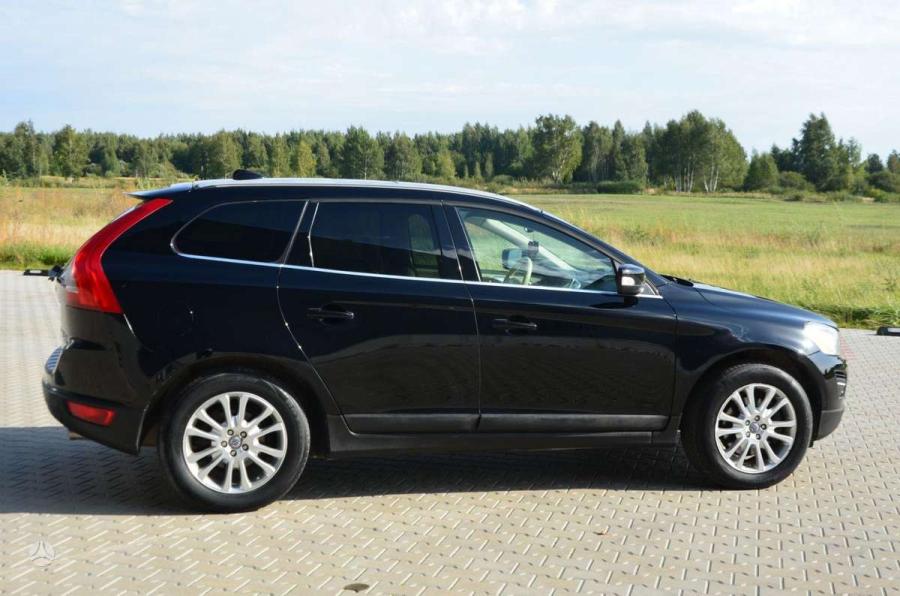 Black Volvo XC60 2010 in Siauliai, with an engine capacity of 3.19 L and mileage of 230 thousand km for 5900 €, photo 12 on AUTOMOTO.COM.LV