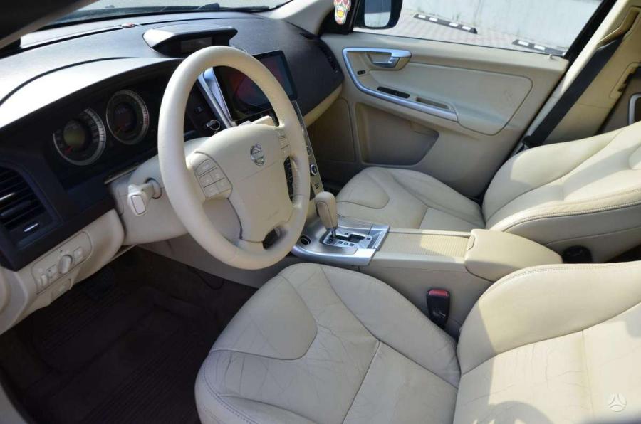 Black Volvo XC60 2010 in Siauliai, with an engine capacity of 3.19 L and mileage of 230 thousand km for 5900 €, photo 26 on AUTOMOTO.COM.LV