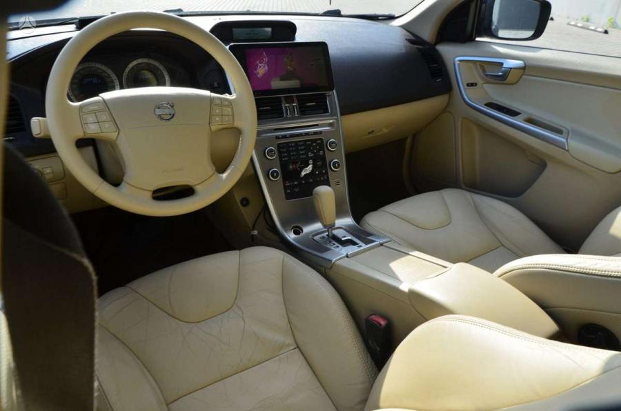 Black Volvo XC60 2010 in Siauliai, with an engine capacity of 3.19 L and mileage of 230 thousand km for 5900 €, photo 27 on AUTOMOTO.COM.LV