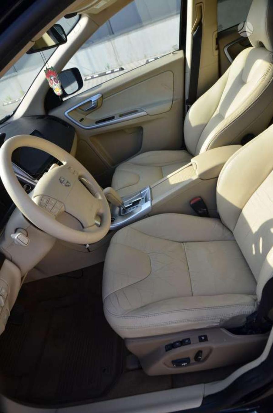 Black Volvo XC60 2010 in Siauliai, with an engine capacity of 3.19 L and mileage of 230 thousand km for 5900 €, photo 28 on AUTOMOTO.COM.LV