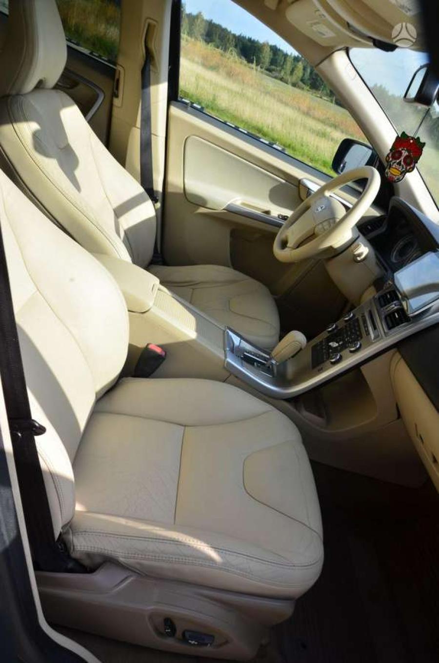 Black Volvo XC60 2010 in Siauliai, with an engine capacity of 3.19 L and mileage of 230 thousand km for 5900 €, photo 32 on AUTOMOTO.COM.LV