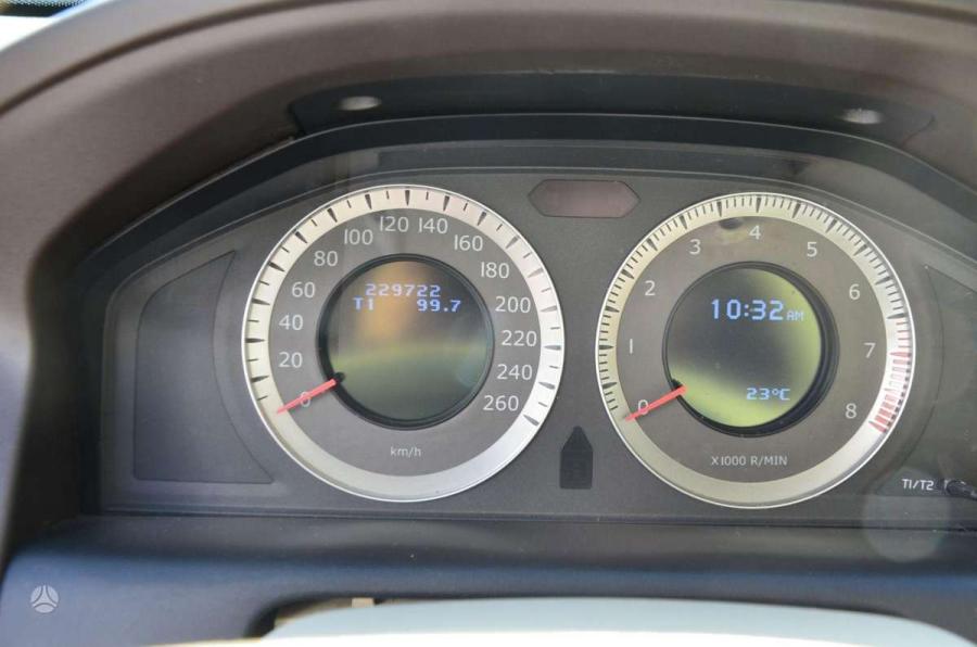 Black Volvo XC60 2010 in Siauliai, with an engine capacity of 3.19 L and mileage of 230 thousand km for 5900 €, photo 37 on AUTOMOTO.COM.LV