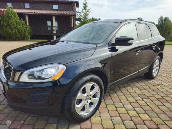 Black Volvo XC60 2010 in Plunge, with an engine capacity of 2.40 L and mileage of 177 thousand km for 9200 €, photo 4 on AUTOMOTO.COM.LV