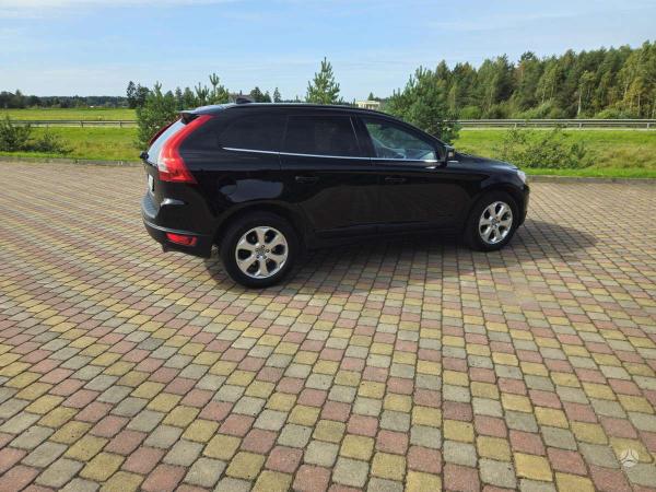 Black Volvo XC60 2010 in Plunge, with an engine capacity of 2.40 L and mileage of 177 thousand km for 9200 €, photo 9 on AUTOMOTO.COM.LV