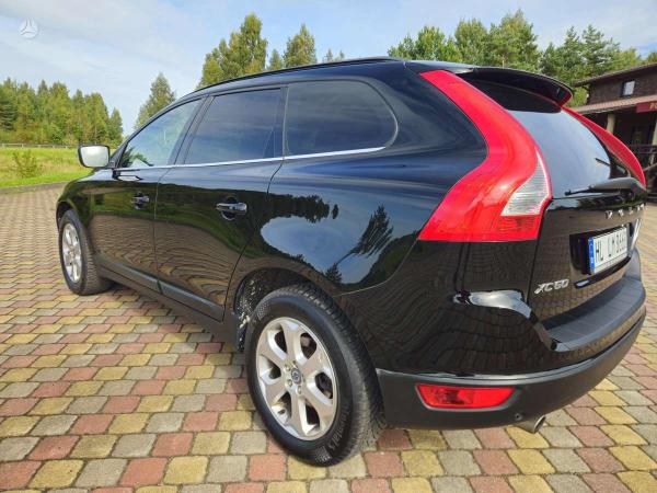 Black Volvo XC60 2010 in Plunge, with an engine capacity of 2.40 L and mileage of 177 thousand km for 9200 €, photo 10 on AUTOMOTO.COM.LV