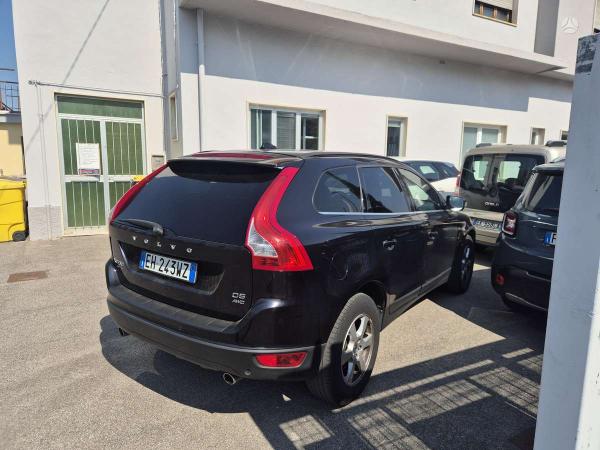 Melns Volvo XC60 2010 Panevēža, ar dzinēja tilpumu 2.40 L un nobraukumu 182 tūkst. km par 8200 €, foto 4 vietnē AUTOMOTO.COM.LV