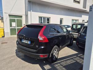 Melns Volvo XC60 2010 Panevēža, ar dzinēja tilpumu 2.40 L un nobraukumu 182 tūkst. km par 8200 €, foto 4 vietnē AUTOMOTO.COM.LV
