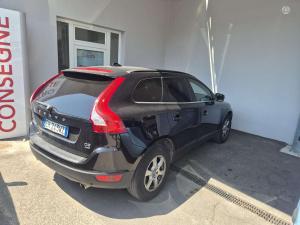 Melns Volvo XC60 2010 Panevēža, ar dzinēja tilpumu 2.40 L un nobraukumu 182 tūkst. km par 8200 €, foto 5 vietnē AUTOMOTO.COM.LV