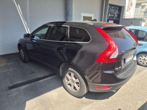 Melns Volvo XC60 2010 Panevēža, ar dzinēja tilpumu 2.40 L un nobraukumu 182 tūkst. km par 8200 €, foto 6 vietnē AUTOMOTO.COM.LV