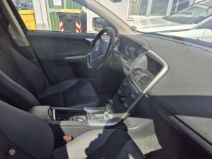 Melns Volvo XC60 2010 Panevēža, ar dzinēja tilpumu 2.40 L un nobraukumu 182 tūkst. km par 8200 €, foto 7 vietnē AUTOMOTO.COM.LV