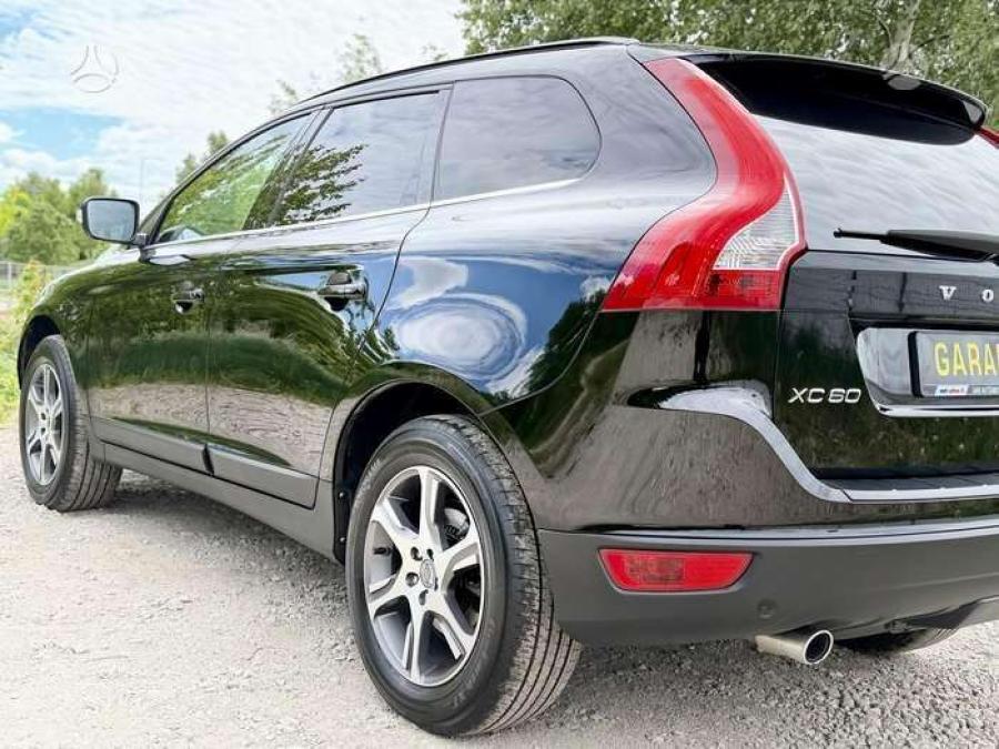 Black Volvo XC60 2010 in Siauliai, with an engine capacity of 2.40 L and mileage of 259 thousand km for 11450 €, photo 8 on AUTOMOTO.COM.LV