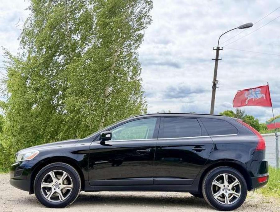 Black Volvo XC60 2010 in Siauliai, with an engine capacity of 2.40 L and mileage of 259 thousand km for 11450 €, photo 14 on AUTOMOTO.COM.LV
