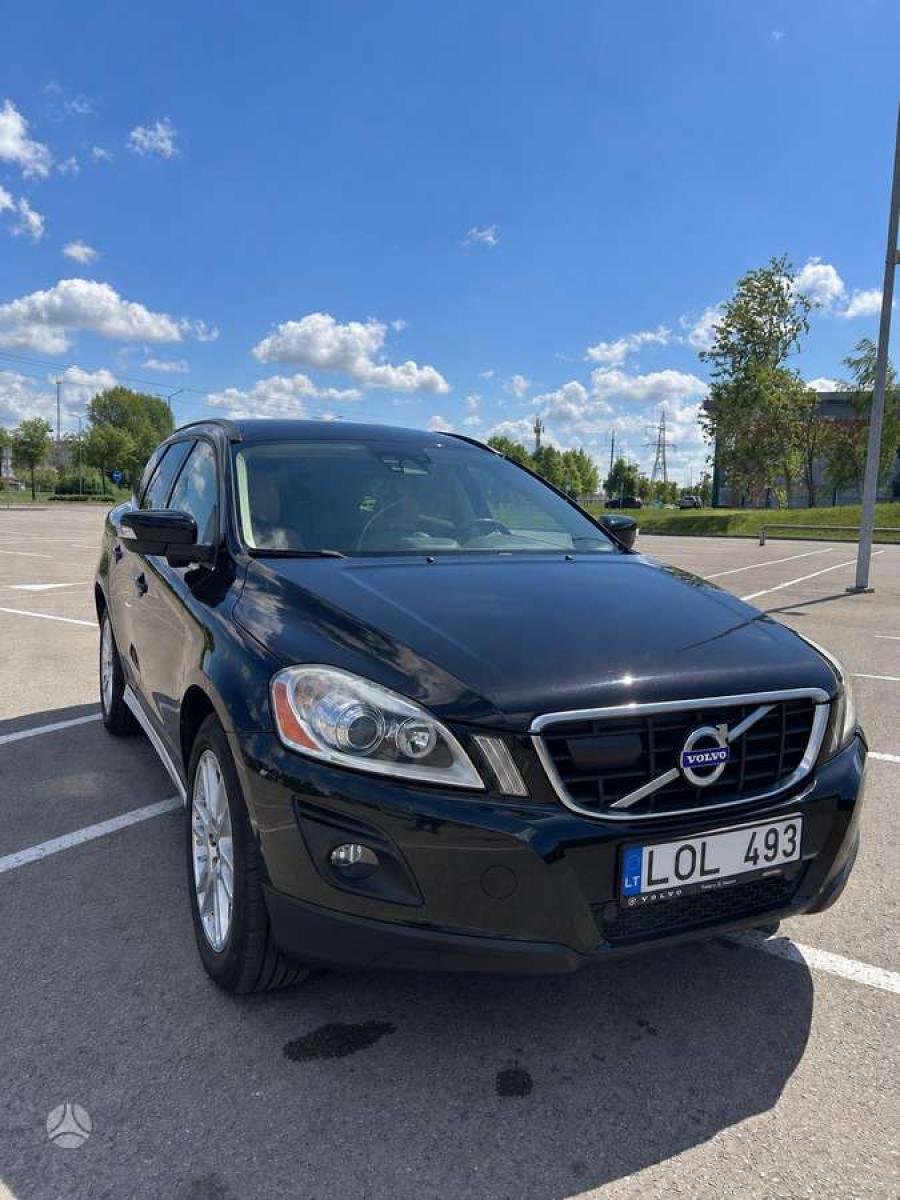 Melns Volvo XC60 2010 Šauļi, ar dzinēja tilpumu 2.40 L un nobraukumu 227 tūkst. km par 8600 €, foto 1 vietnē AUTOMOTO.COM.LV
