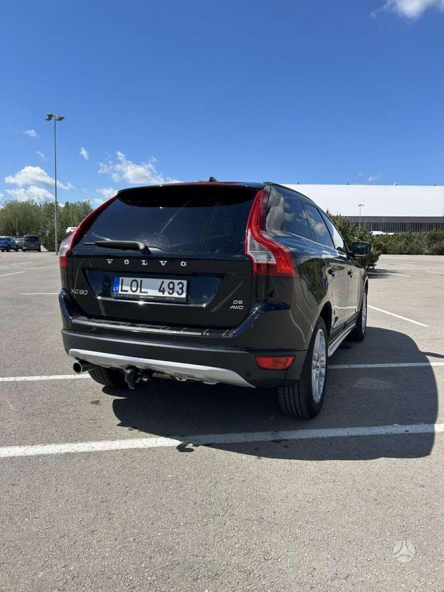 Melns Volvo XC60 2010 Šauļi, ar dzinēja tilpumu 2.40 L un nobraukumu 227 tūkst. km par 8600 €, foto 10 vietnē AUTOMOTO.COM.LV