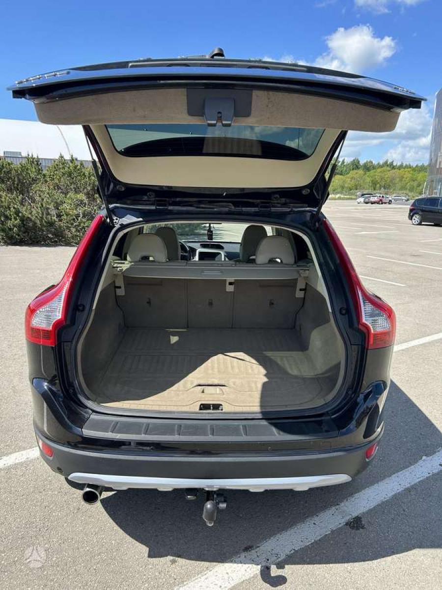 Melns Volvo XC60 2010 Šauļi, ar dzinēja tilpumu 2.40 L un nobraukumu 227 tūkst. km par 8600 €, foto 11 vietnē AUTOMOTO.COM.LV