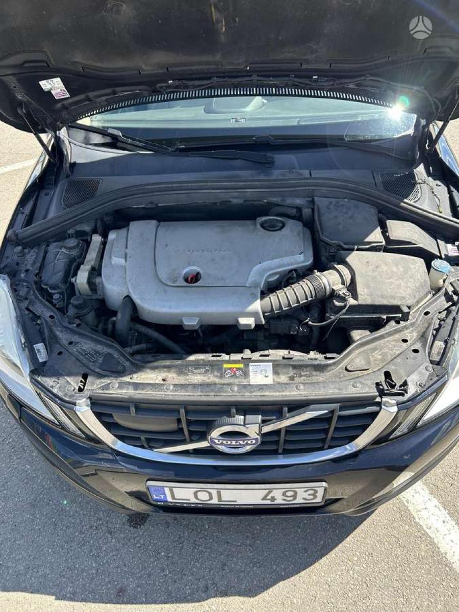 Melns Volvo XC60 2010 Šauļi, ar dzinēja tilpumu 2.40 L un nobraukumu 227 tūkst. km par 8600 €, foto 18 vietnē AUTOMOTO.COM.LV