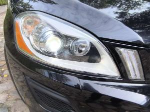 Black Volvo XC60 2010 in Utena, with an engine capacity of 2.40 L and mileage of 241 thousand km for 7450 €, photo 5 on AUTOMOTO.COM.LV