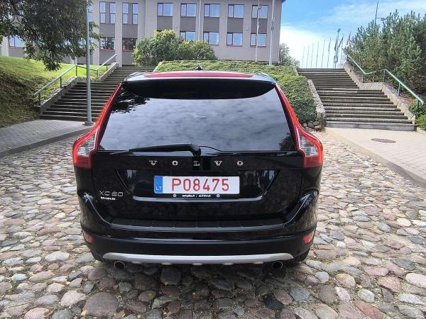 Melns Volvo XC60 2010 Utena, ar dzinēja tilpumu 2.40 L un nobraukumu 241 tūkst. km par 7450 €, foto 9 vietnē AUTOMOTO.COM.LV
