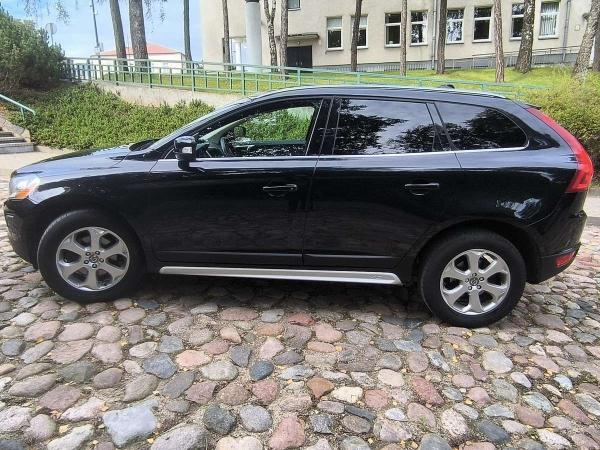 Melns Volvo XC60 2010 Utena, ar dzinēja tilpumu 2.40 L un nobraukumu 241 tūkst. km par 7450 €, foto 11 vietnē AUTOMOTO.COM.LV