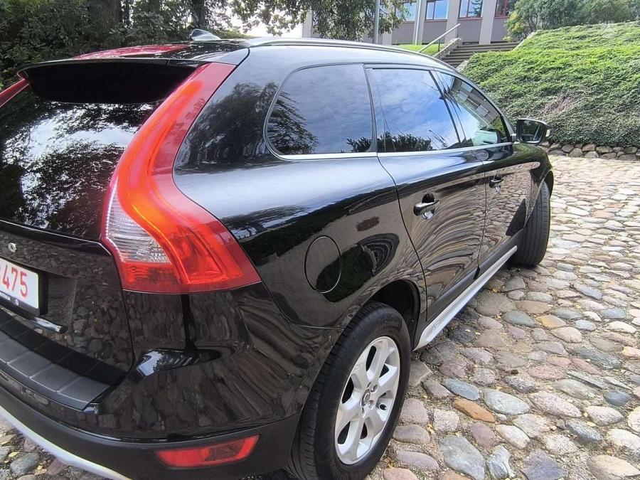 Black Volvo XC60 2010 in Utena, with an engine capacity of 2.40 L and mileage of 241 thousand km for 7450 €, photo 14 on AUTOMOTO.COM.LV