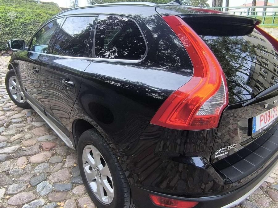 Black Volvo XC60 2010 in Utena, with an engine capacity of 2.40 L and mileage of 241 thousand km for 7450 €, photo 15 on AUTOMOTO.COM.LV