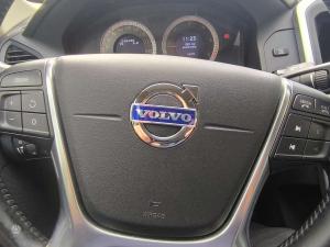 Black Volvo XC60 2010 in Utena, with an engine capacity of 2.40 L and mileage of 241 thousand km for 7450 €, photo 18 on AUTOMOTO.COM.LV