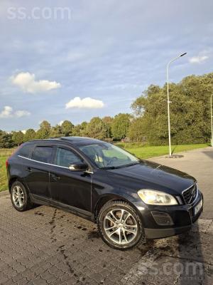 Black Volvo XC60 2010 in Liepaja, with an engine capacity of 2.40 L and mileage of 262 thousand km for 7600 €, photo  on AUTOMOTO.COM.LV