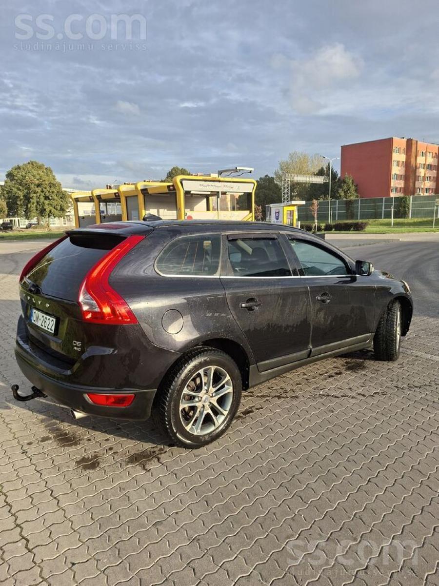 Melns Volvo XC60 2010 Liepāja, ar dzinēja tilpumu 2.40 L un nobraukumu 262 tūkst. km par 7600 €, foto 5 vietnē AUTOMOTO.COM.LV