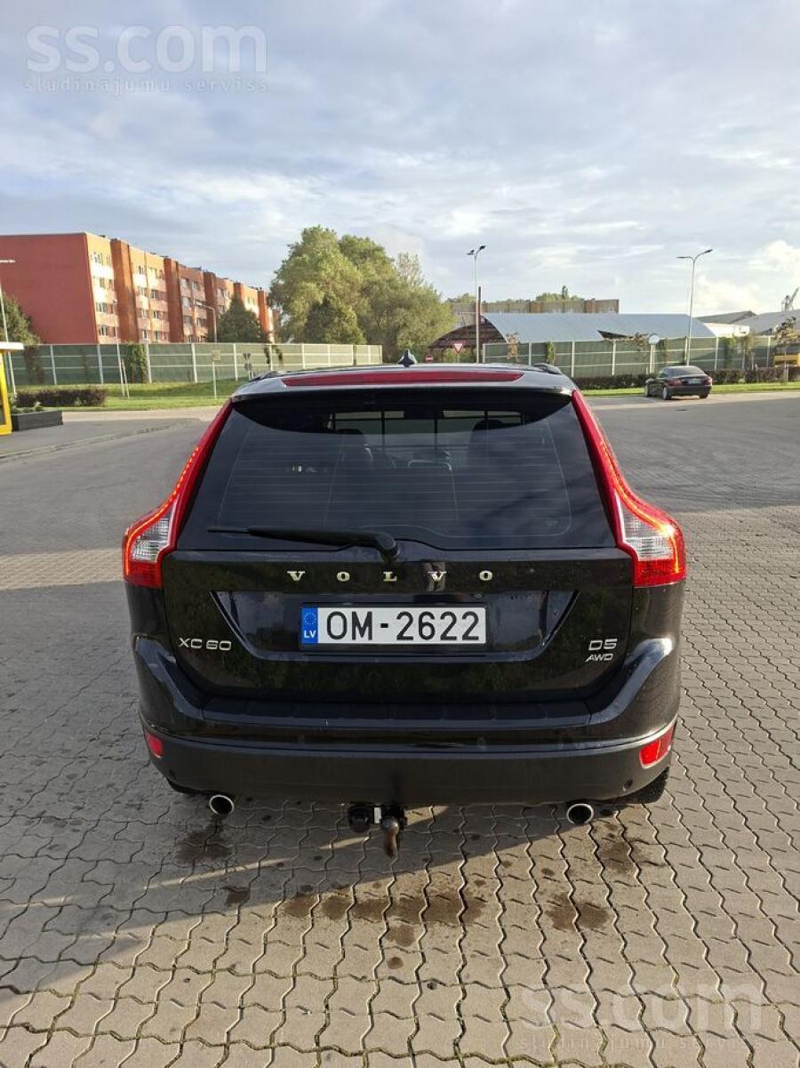Melns Volvo XC60 2010 Liepāja, ar dzinēja tilpumu 2.40 L un nobraukumu 262 tūkst. km par 7600 €, foto 6 vietnē AUTOMOTO.COM.LV