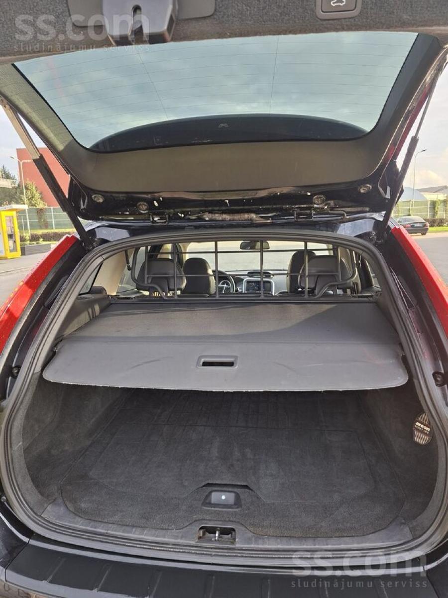Melns Volvo XC60 2010 Liepāja, ar dzinēja tilpumu 2.40 L un nobraukumu 262 tūkst. km par 7600 €, foto 9 vietnē AUTOMOTO.COM.LV