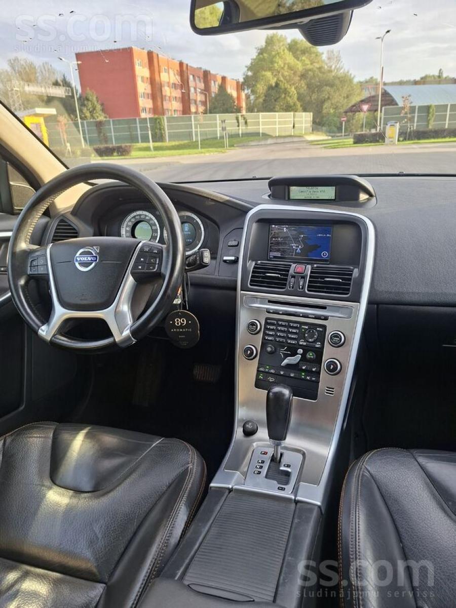Melns Volvo XC60 2010 Liepāja, ar dzinēja tilpumu 2.40 L un nobraukumu 262 tūkst. km par 7600 €, foto 13 vietnē AUTOMOTO.COM.LV