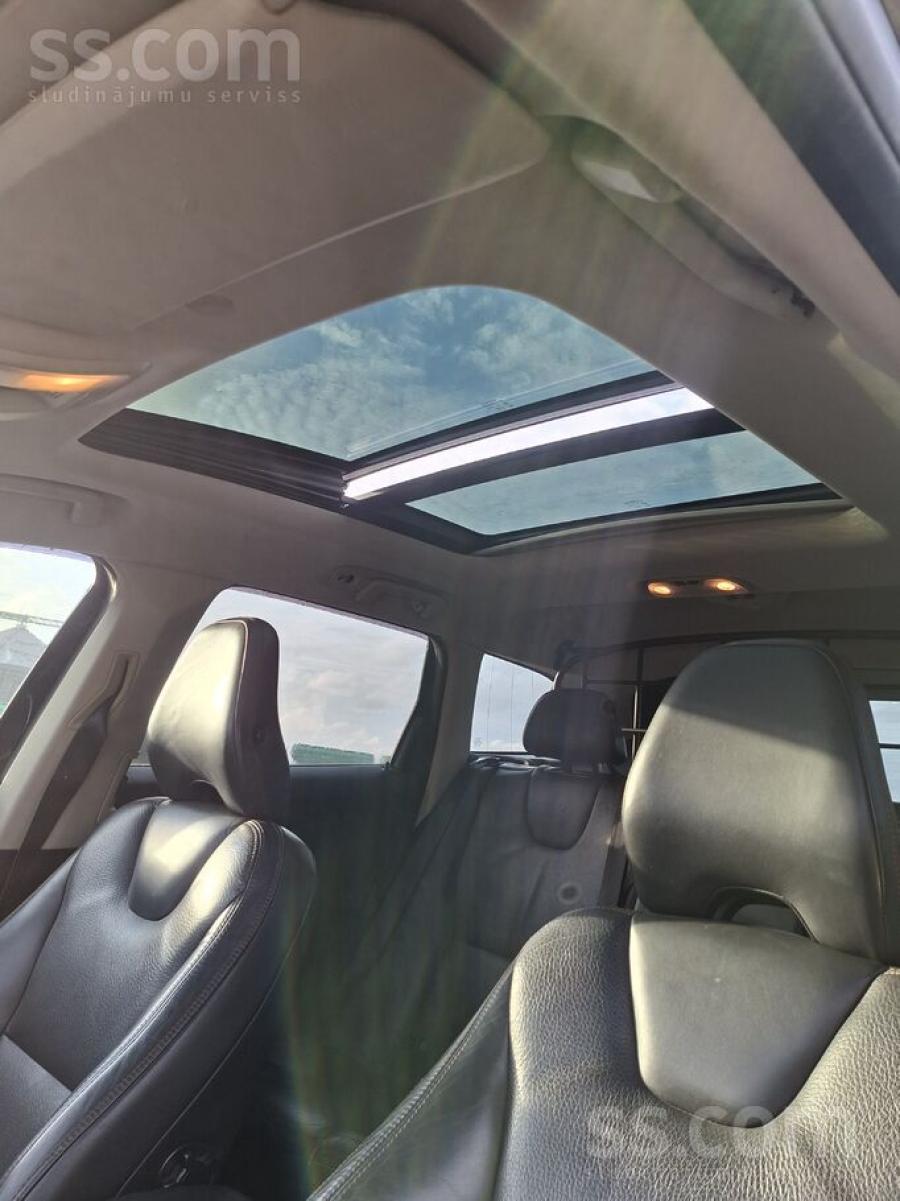 Melns Volvo XC60 2010 Liepāja, ar dzinēja tilpumu 2.40 L un nobraukumu 262 tūkst. km par 7600 €, foto 17 vietnē AUTOMOTO.COM.LV