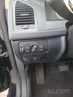 Melns Volvo XC60 2010 Liepāja, ar dzinēja tilpumu 2.40 L un nobraukumu 262 tūkst. km par 7600 €, foto 18 vietnē AUTOMOTO.COM.LV