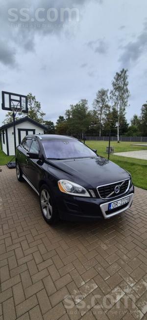 Melns Volvo XC60 2010 Liepāja, ar dzinēja tilpumu 2.40 L un nobraukumu 391 tūkst. km par 5150 €, foto  vietnē AUTOMOTO.COM.LV