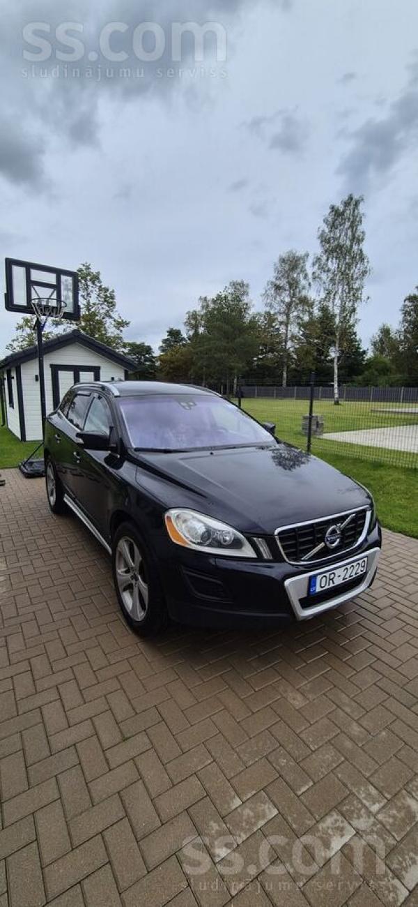 Volvo XC60 2010 Liepāja vietnē Melns Volvo XC60 2010 Liepāja, ar dzinēja tilpumu 2.40 L un nobraukumu 391 tūkst. km par 5150 €, foto 1 vietnē AUTOMOTO.COM.LV