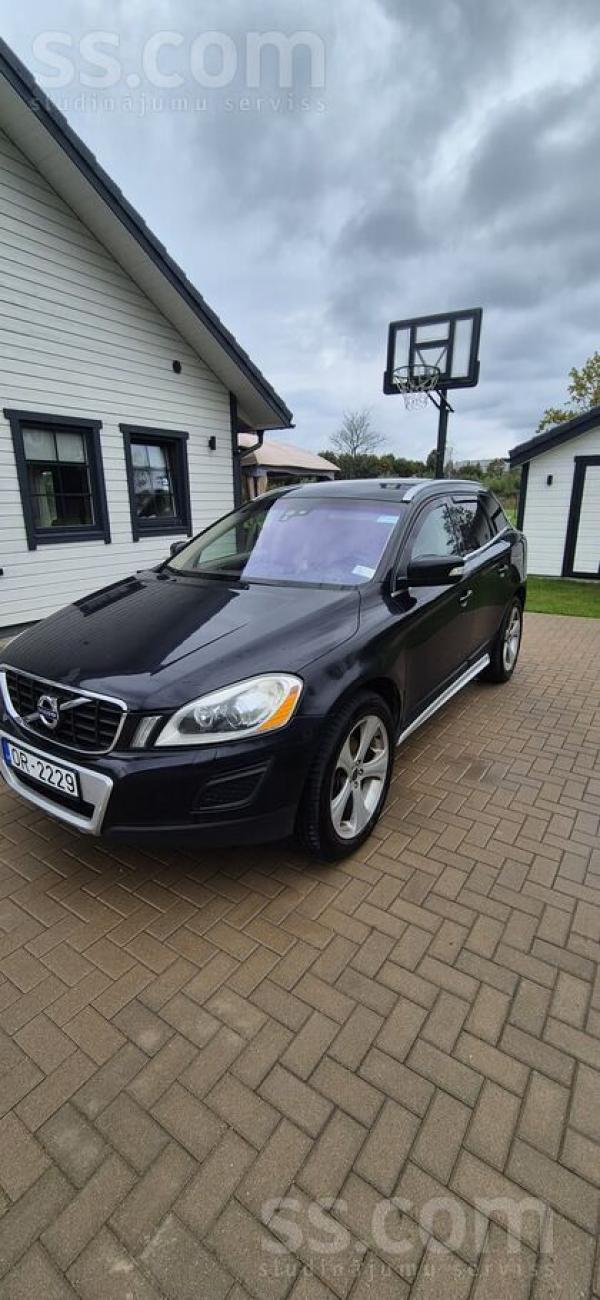 Volvo XC60 2010 Liepāja vietnē Melns Volvo XC60 2010 Liepāja, ar dzinēja tilpumu 2.40 L un nobraukumu 391 tūkst. km par 5150 €, foto 3 vietnē AUTOMOTO.COM.LV