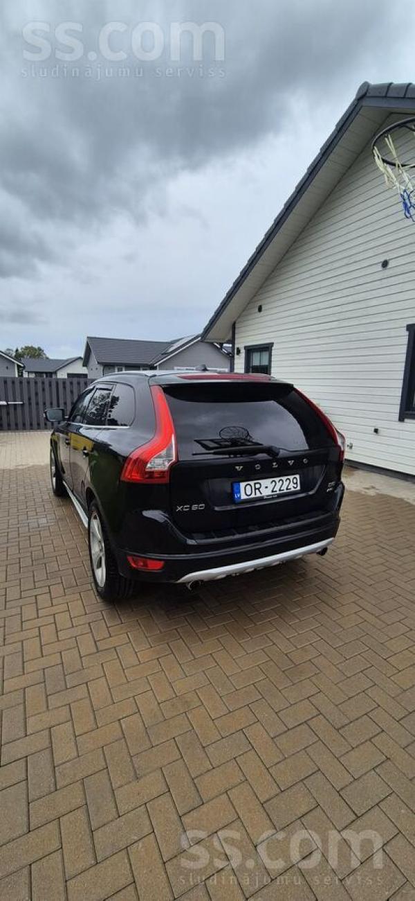 Volvo XC60 2010 Liepāja vietnē Melns Volvo XC60 2010 Liepāja, ar dzinēja tilpumu 2.40 L un nobraukumu 391 tūkst. km par 5150 €, foto 4 vietnē AUTOMOTO.COM.LV