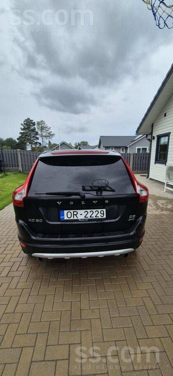 Volvo XC60 2010 Liepāja vietnē Melns Volvo XC60 2010 Liepāja, ar dzinēja tilpumu 2.40 L un nobraukumu 391 tūkst. km par 5150 €, foto 5 vietnē AUTOMOTO.COM.LV