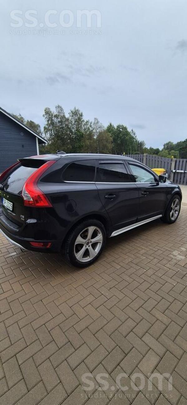 Volvo XC60 2010 Liepāja vietnē Melns Volvo XC60 2010 Liepāja, ar dzinēja tilpumu 2.40 L un nobraukumu 391 tūkst. km par 5150 €, foto 6 vietnē AUTOMOTO.COM.LV