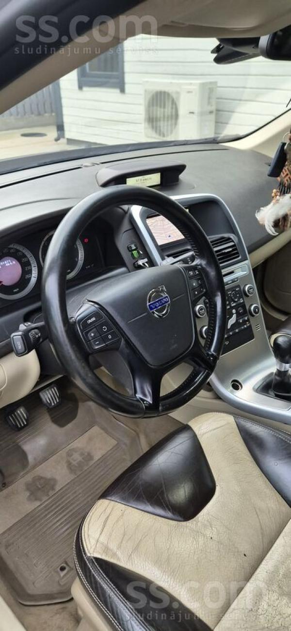 Volvo XC60 2010 Liepāja vietnē Melns Volvo XC60 2010 Liepāja, ar dzinēja tilpumu 2.40 L un nobraukumu 391 tūkst. km par 5150 €, foto 7 vietnē AUTOMOTO.COM.LV