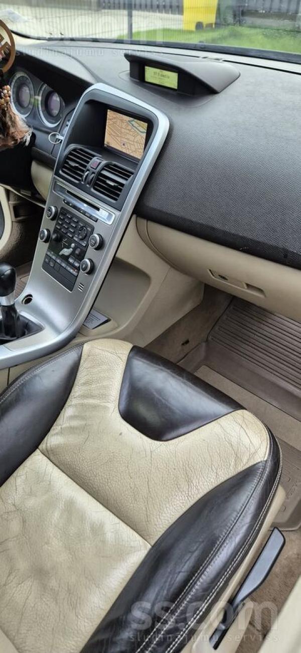 Volvo XC60 2010 Liepāja vietnē Melns Volvo XC60 2010 Liepāja, ar dzinēja tilpumu 2.40 L un nobraukumu 391 tūkst. km par 5150 €, foto 9 vietnē AUTOMOTO.COM.LV
